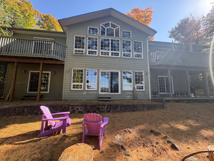 Large Home On Lake, And Near The Hills - Saint-Sauveur