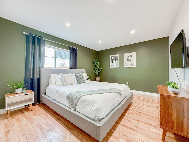 *10min To Disney *Parking *Pets Ok *Ac *W/d *King - Santa Ana, CA