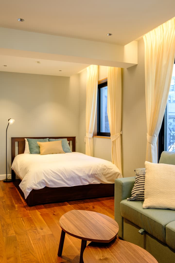 Chic Roppongi Retreat | 2m To Station | Designer - Roppongi