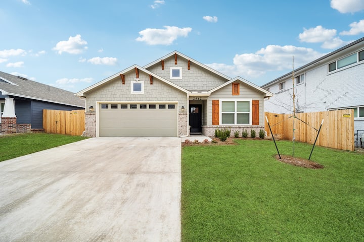 Spacious 4br W/ Fire Pit + Games • Midtown Near Tu - Tulsa, OK