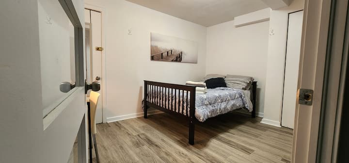 Riverside Spacious Room Near Subway - Montreal