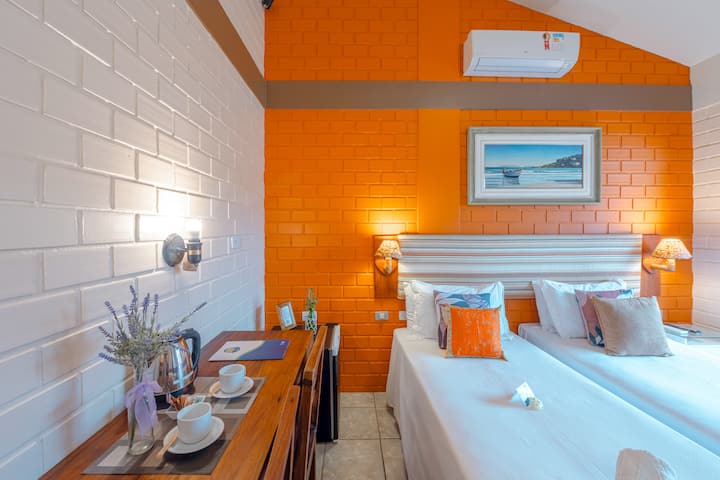 Suíte Em Prédio A Beira Mar, S.210, 2º Pavimento - Garopaba