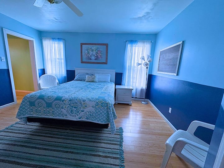 *Cozy Private, Only Room Upstairs W/ Private Bath - Brownsville, TX