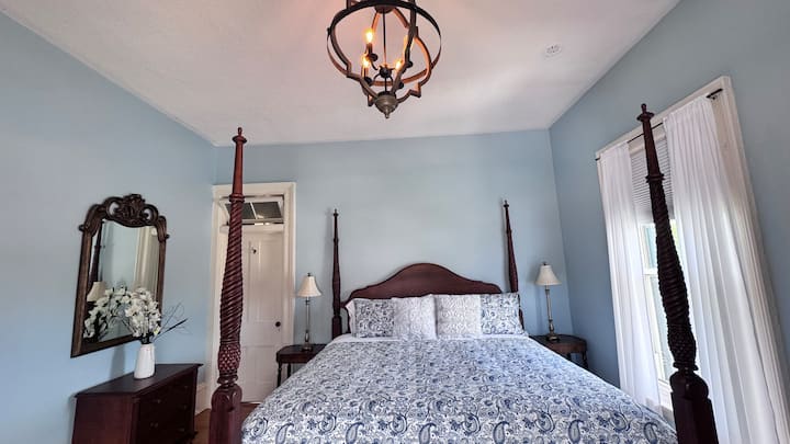 Winterfell Suite - Prince Edward County