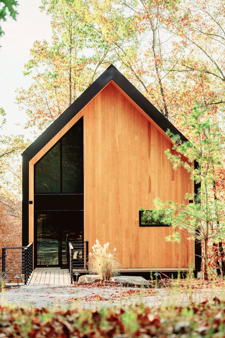 Luxury Lakeview Treehouse • Stunning Views • Lake - United States