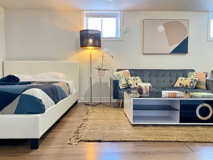 One Bedroom Fully Private Basement | Free Parking - Toronto