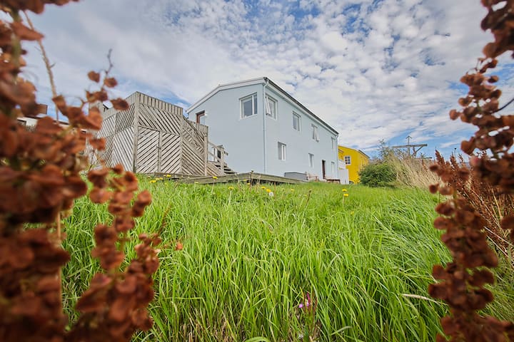 Stunning Views! Beautiful Home By The River - Islandia
