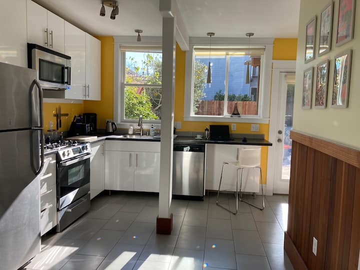Charming Bernal Retreat: Sunny Yard, W/d, Dogs Ok. - San Francisco, CA
