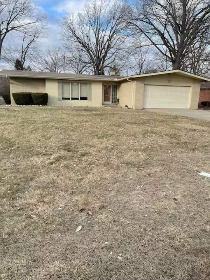 2bed 2 Bath 2 Car - Southfield