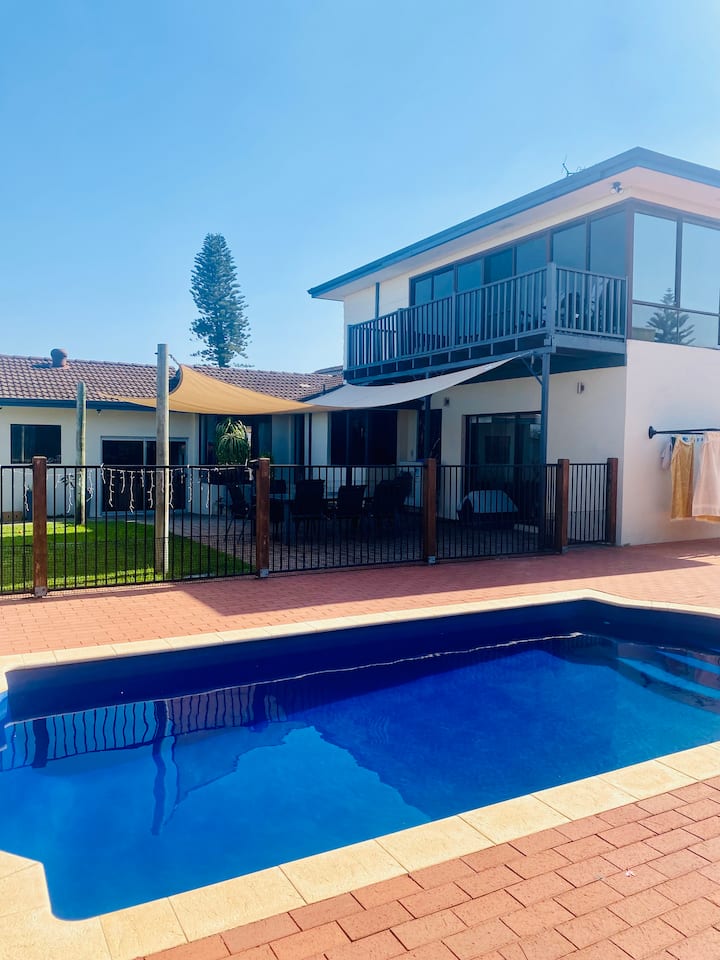 Pool And Beach Getaway - Joondalup