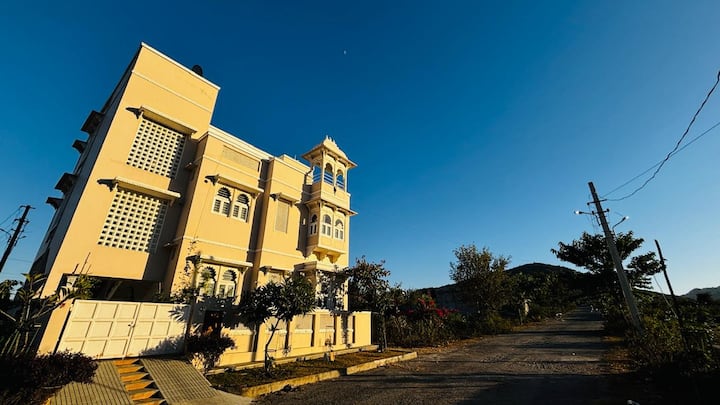Udaihomestay - 4 Rooms+2hall+2kitchen 2roof Top - Udaipur