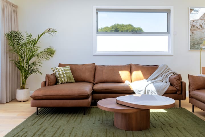 Oakwood For 2 - Sauna Outdoor Bath - Massage Chair - Arthurs Seat