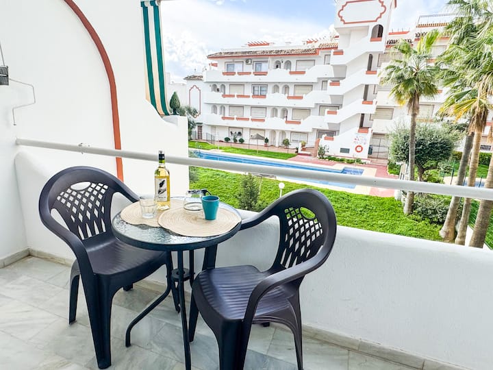 Piso De 1 Hab En Torremolinos, Pool, Vistas Al Mar - Torremolinos