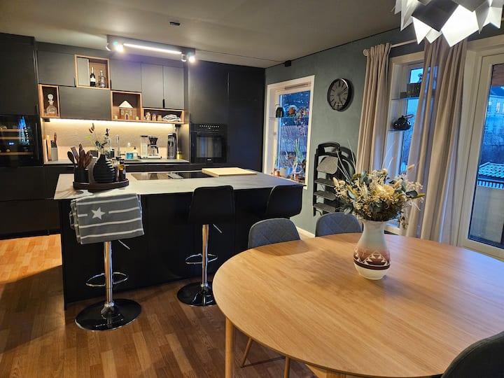 Elegant Og Sentral Leilighet Med Egen Parkering - Trondheim