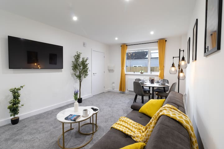 Open Mind Property - 2 Beds & Free Parking - Gosport