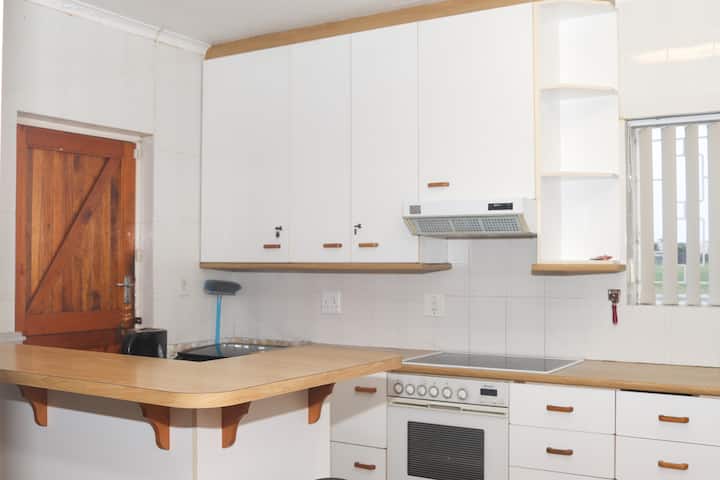 Coastal Escape In Gqeberha Summerstrand - Port Elizabeth