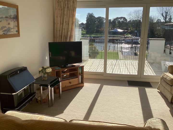 Christchurch Riverside Flat---fishing Available - Southbourne