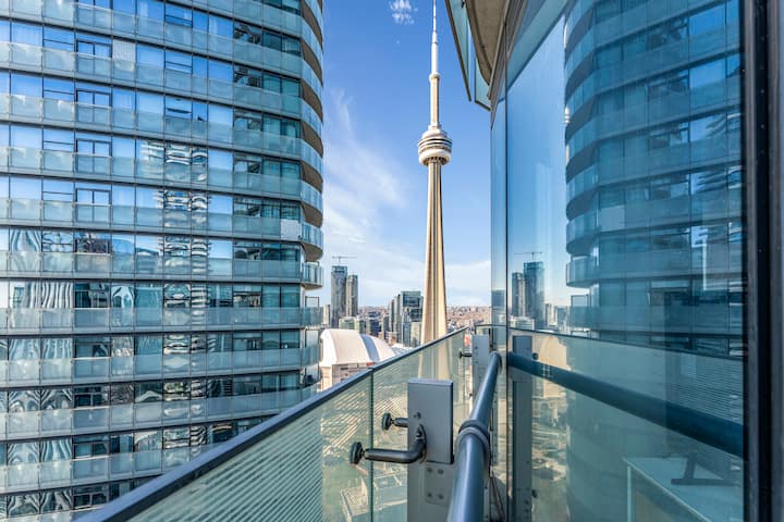 Luxe 2br + Den Condo | Cn Tower - Mississauga