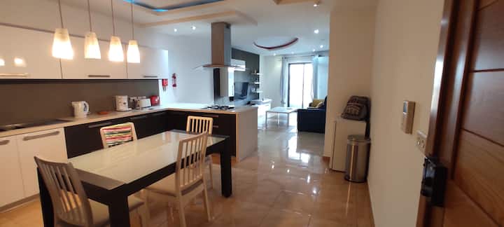 Modern, Large Two Bedroom Apt, Central, Near Beach - Malta