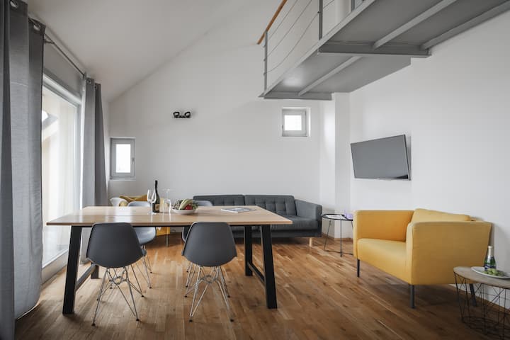 2brd Sunny Loft W Terrace & Ac: City Centre - Prag