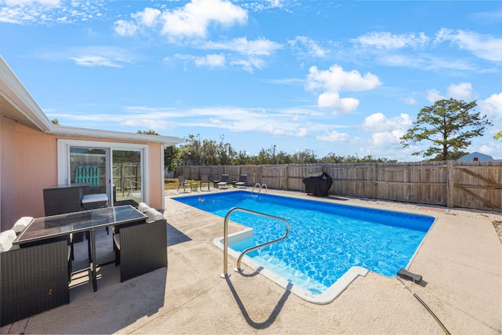 Coastal Pool Retreat | 3br Near Beaches + Sunroom - Largo, FL