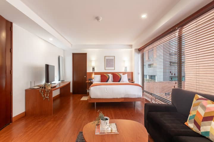 Urban Comfort Loft – Steps From Zona G - Bogota