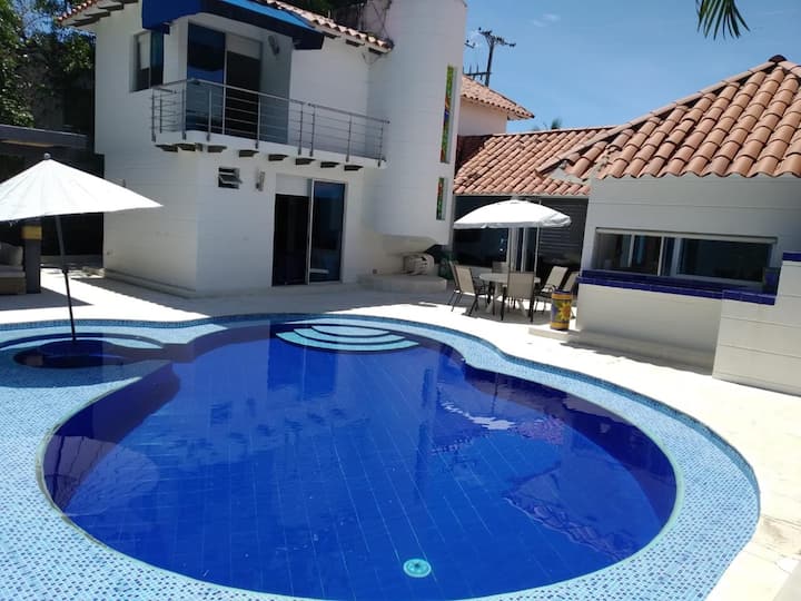 ¡Cómoda Villa En Exclusivo Club En Girardot! - 콜롬비아