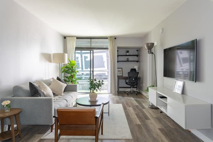 1br/1ba In Little Italy 1 Block From Restaurants - San Diego, CA