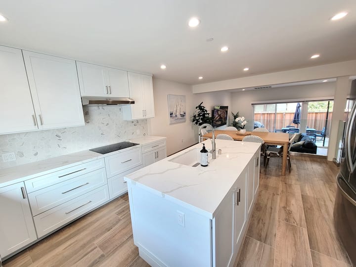 Brand New 2 Br Delmar Beach Club - Del Mar, CA