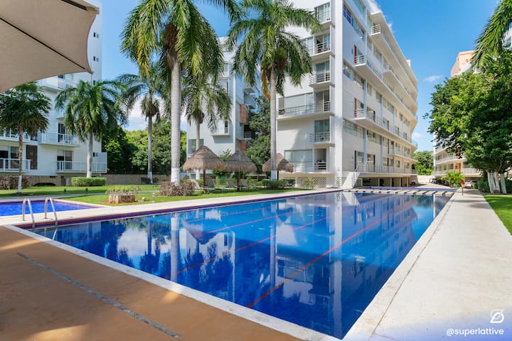 Amplio 2bd Con Balcón Y Alberca, Cerca De Todo - Cancún