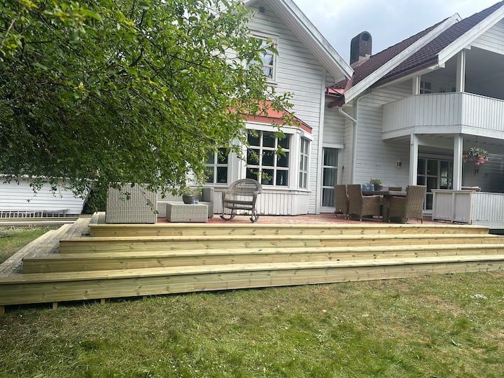 Romslig Og Koselig Hus Med Hage I Svelvik Sentrum - Holmsbu