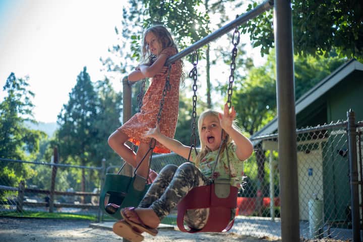 Premium Glamping Tent (Sleeps 4) - Bass Lake, CA