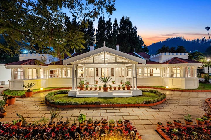 Stayvista At Tiverton Bungalow - Lawn, Bbq, Heater - Ooty