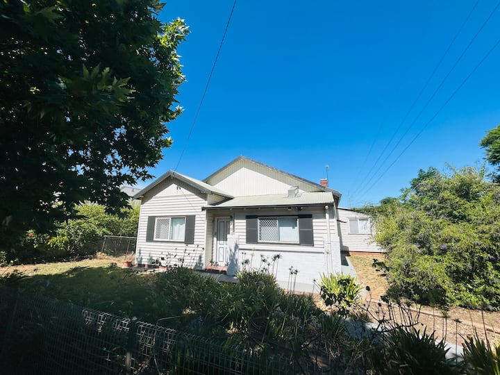 Charming Home In The Heart Of Dubbo. - Dubbo
