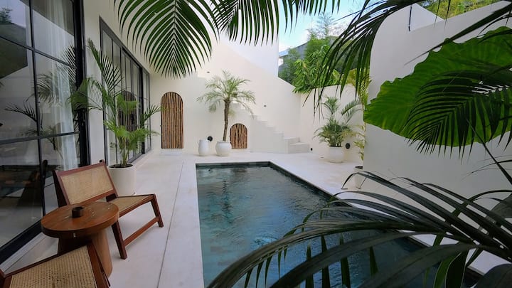Tropical Chic Villa + Pool & Rooftop | Canggu Area - Indonesia