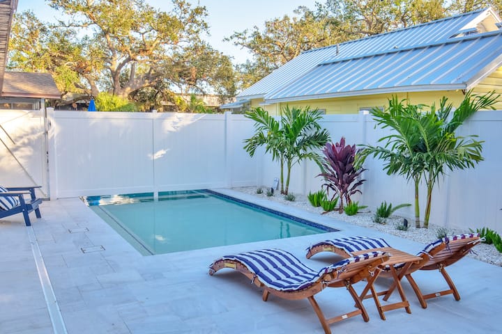 Downtown Gulfport/heated Private Pool - St. Pete Beach, FL