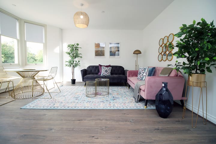 Large Central Bright 3 Bed Flat With Rare Parking - Cardiff