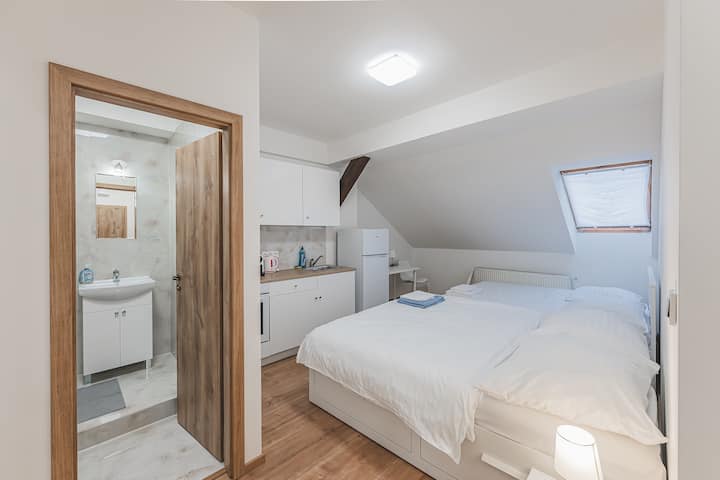Andel, Smichov Flat, Fresh Bath, Port Ac, Kitchen - Prague