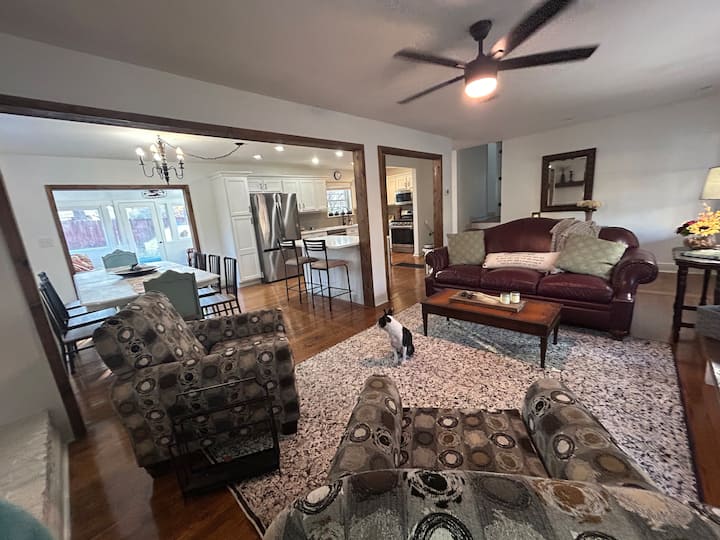 Sleeps 12, Pet Friendly, Pool, Countryside Cozy! - Guntersville Lake