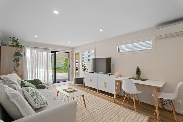 Lake Wakatipu & Mountain Views, Close To Downtown - Queenstown