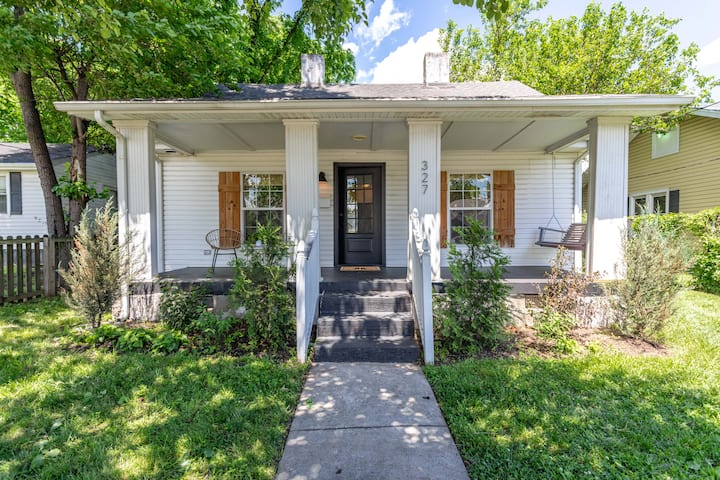 Elegant Interior + Private Pool + Foodie Paradise - Nashville, TN