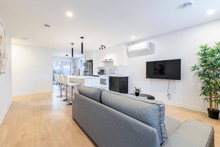 T1 Spacious 3br Home | 15 Min To Dt| Free Parking - Montreal
