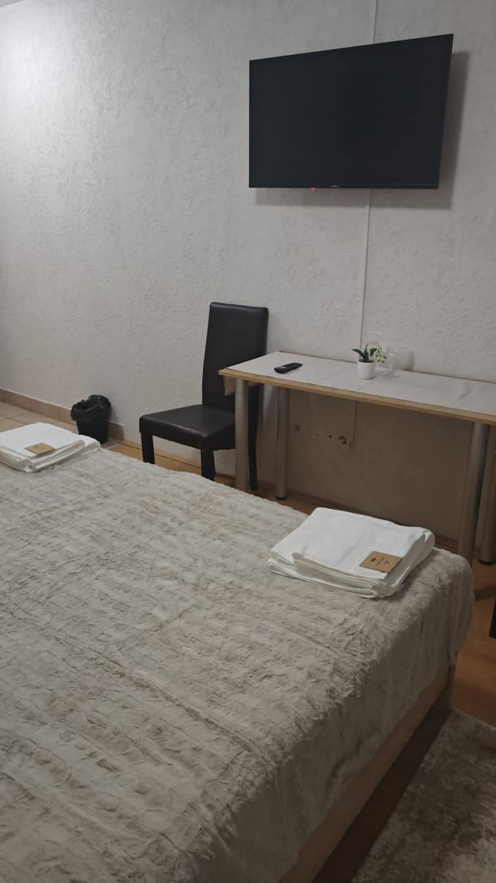 Camera Cu Pat Matrimonial - Târgu Mureș