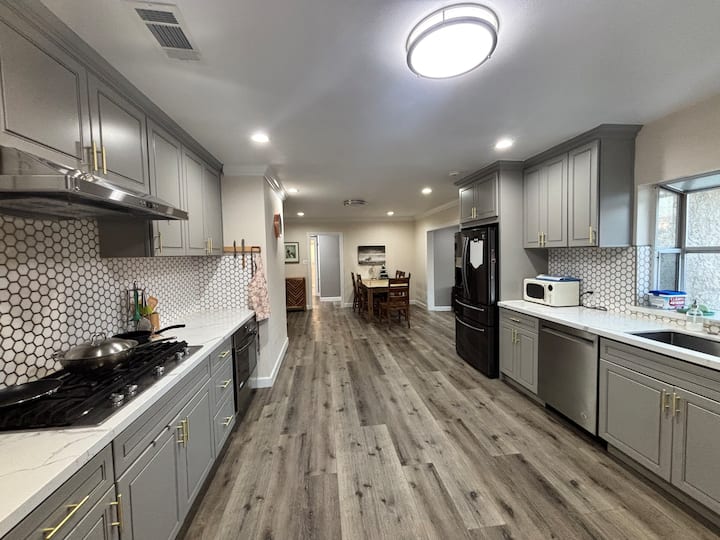 Q's House - Chino, CA