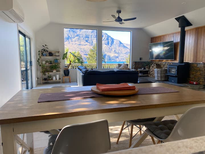 Peaceful Inviting Home With Lake & Mountain Views -