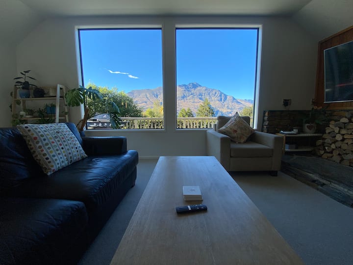 Peaceful Inviting Home With Lake & Mountain Views - Queenstown