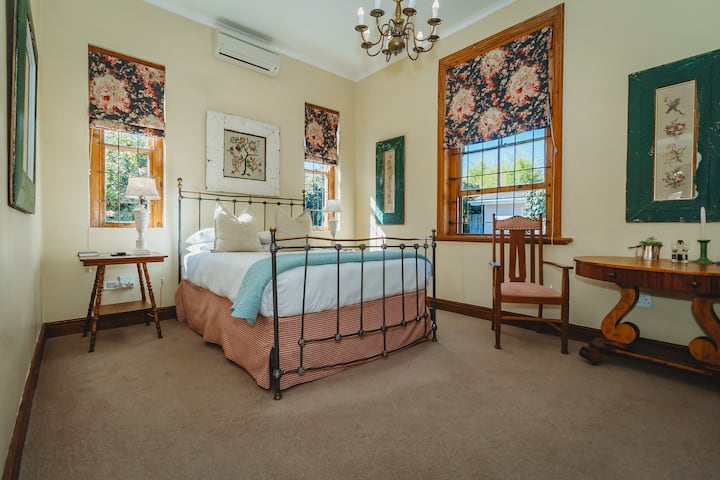 Fabulous Family Room @Acorn - George
