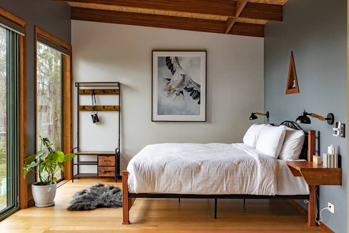 White - Bellied Sea Eagle Studio - Kettering, Australia