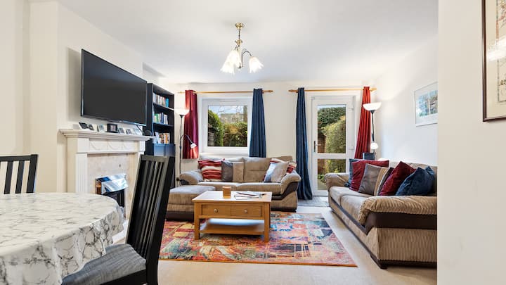 Cosy York Home With Parking - York