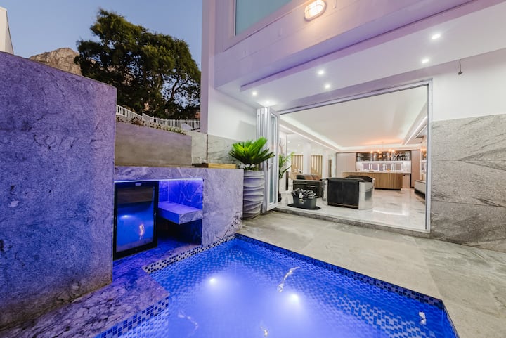 Villa - With Heated Pool & 180m To Camps Bay Beach - Cape Town